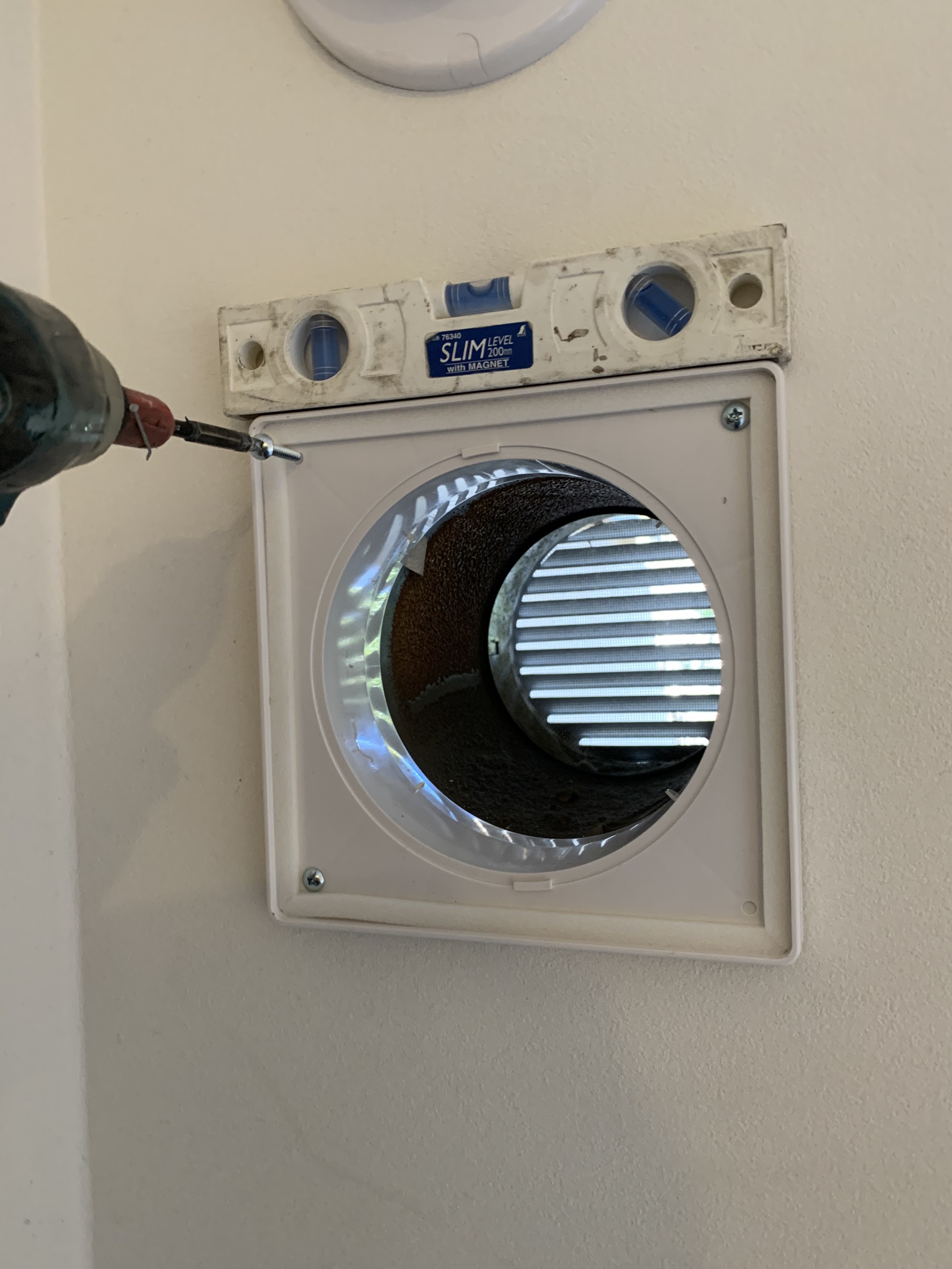 R3.1月 横浜市都筑区 24時間換気用レジスタ交換工事【バクマ工業製 REPD-100JF・REPD-150JF】｜施工事例・お客様の声｜住宅設備の施工専門ショップ[TOOL BOX]