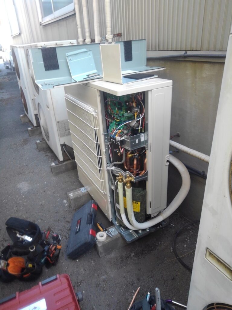 〈No.13667〉東京都板橋区 倉庫5馬力天カセペア交換及び配管新設工事【三菱製 PLZ-ERMP140H2セット】｜施工事例・お客様の声｜住宅設備の施工専門ショップ[TOOL BOX]